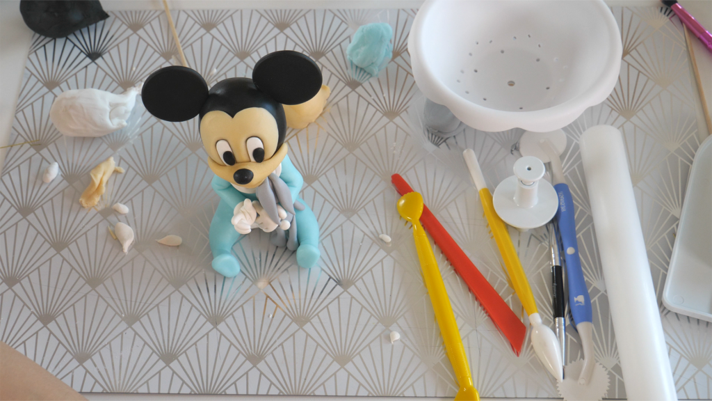 [VIDEO TUTORIAL] Baby Mickey Mouse - Fondant Cake Topper - Fondant Academy