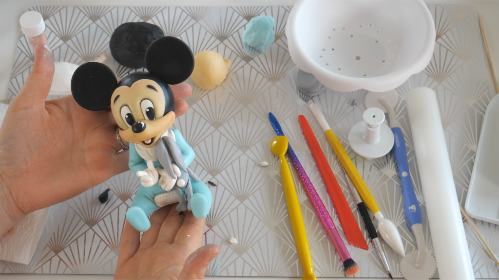 [VIDEO TUTORIAL] Baby Mickey Mouse - Fondant Cake Topper - Fondant Academy