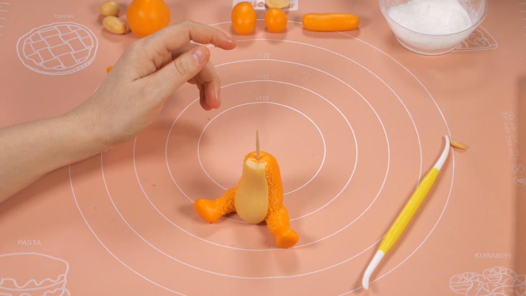 [VIDEO TUTORIAL] Tigger - Fondant Cake Topper - Fondant Academy